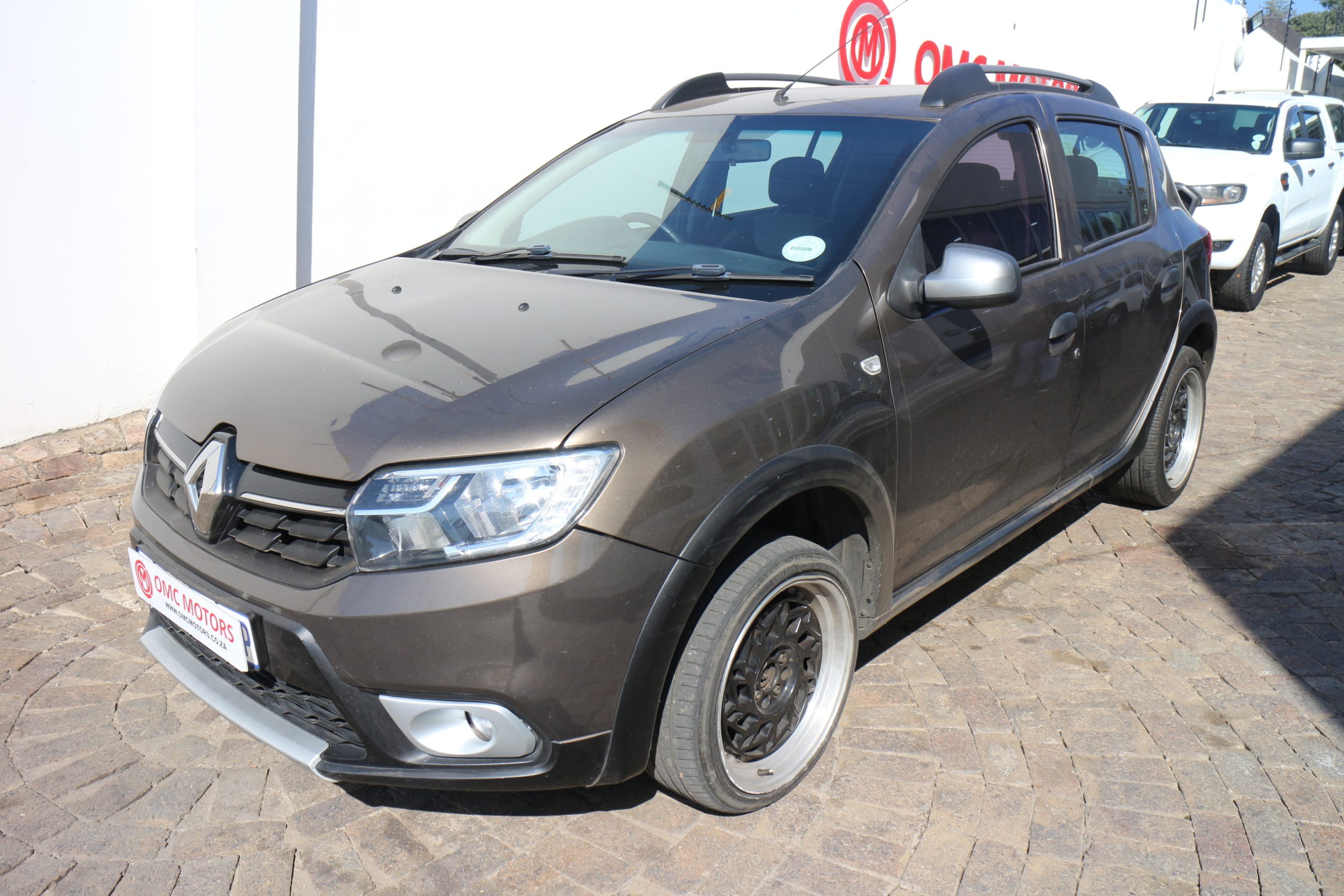 2019 Renault Sandero 900T Stepway - OMC Motors